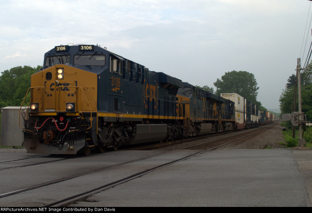 CSX ES44AH 3106 leads 078
